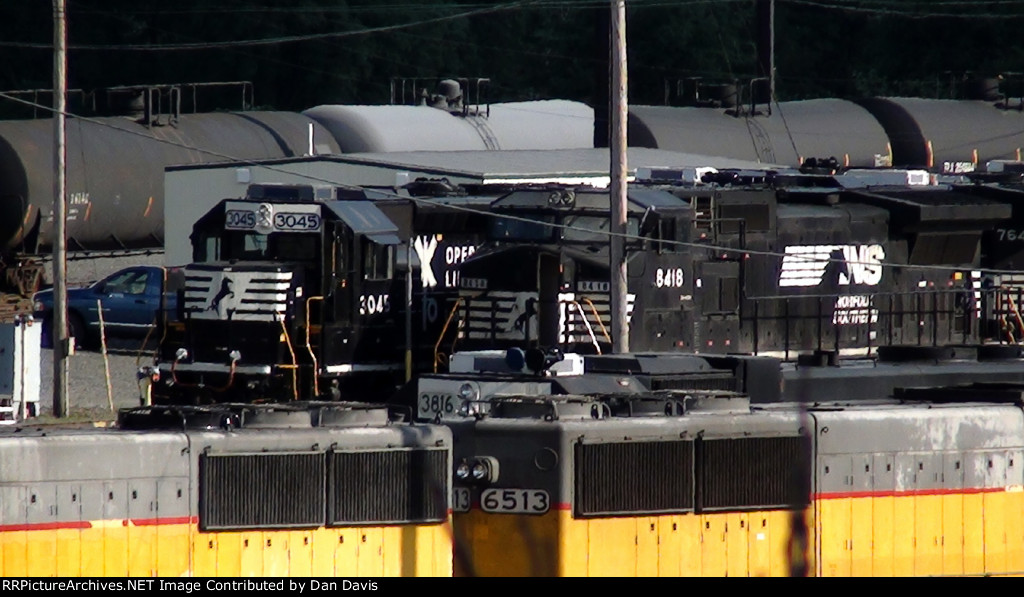 NS GP40-2 3045 OLS and NS C40-8W 8418